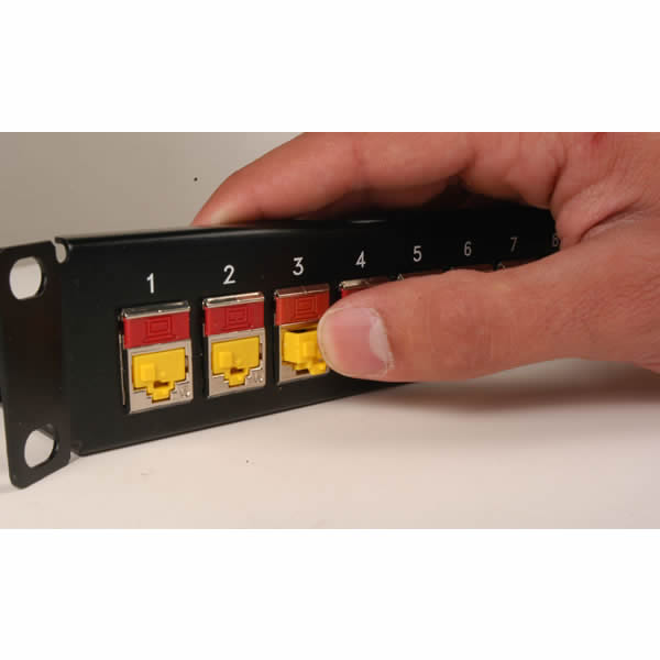 https://files.siemon.com/e-catalog/photos/work-area/lockit-outlet-locks ...